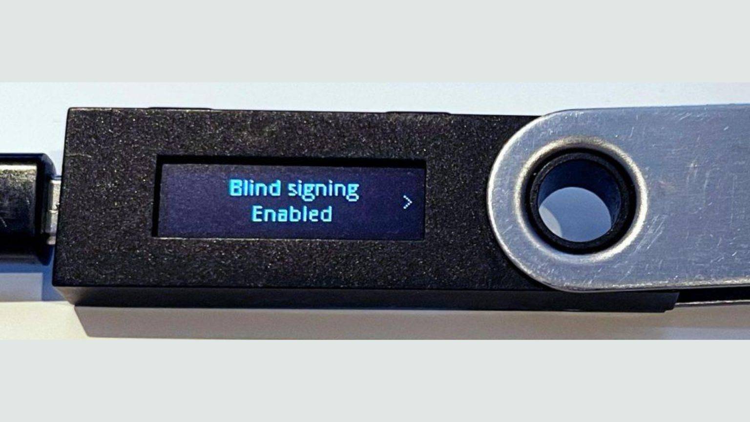 Apa Itu Blind Signing? Mekanisme Berisiko dalam Konfirmasi Transaksi ...